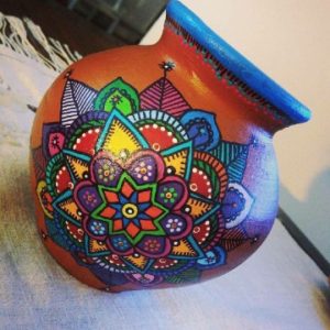 Esplendidos diseños de jarrones de barro decorados