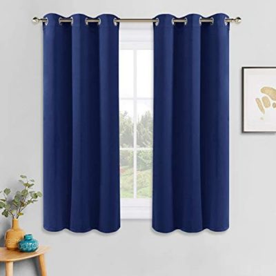 Elegantes cortinas azules combinadas con otros 3 tonos